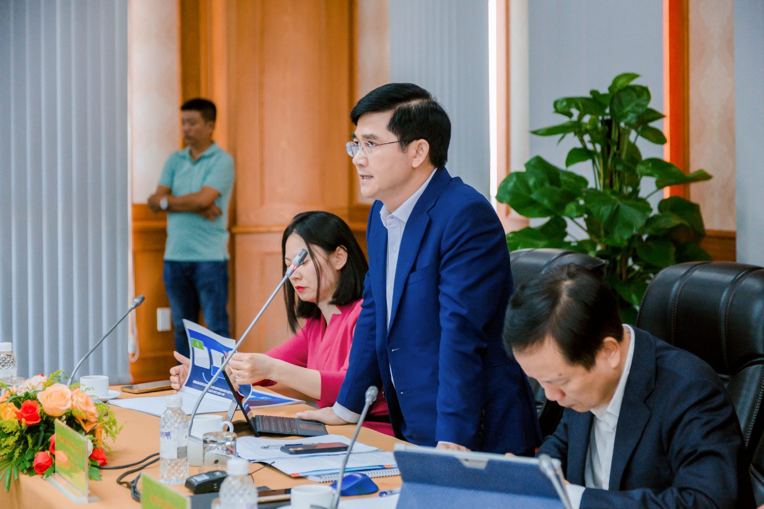 Project signing: Strategy development for digital transformation at ...