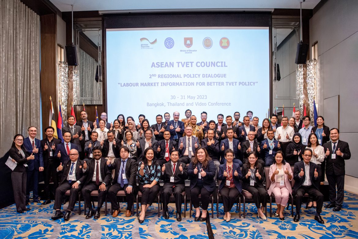 FPT Digital presents "Labour Market Data Researching" at the second ASEAN TVET Council Regional ...