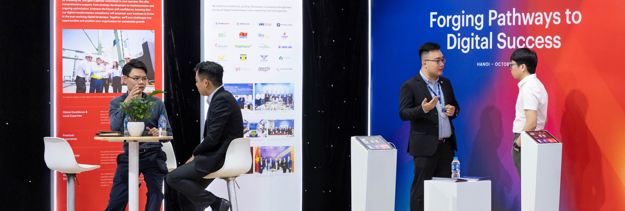 In-depth dialogue on digital transformation with FPT Digital and Bain ...